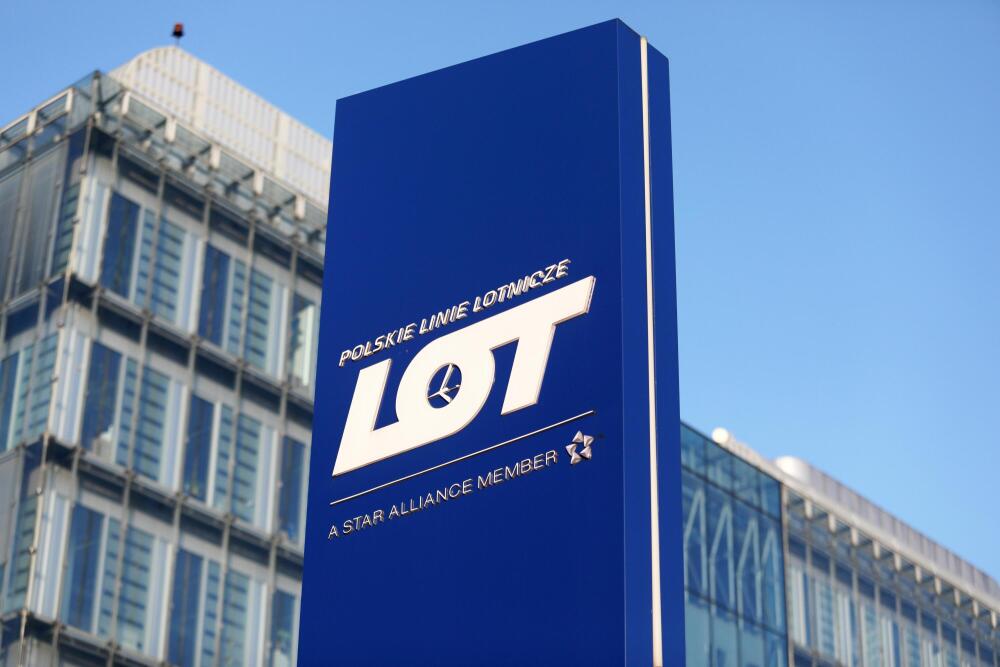 PLL LOT: sztuczna inteligencja ElevenLabs pomoże w obsłudze pasażerów