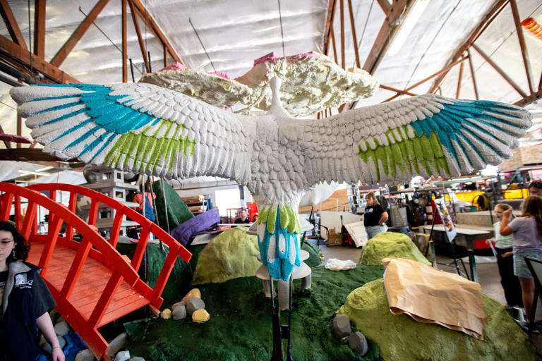 Rose Festival parade floats take shape in unassuming North Portland ...