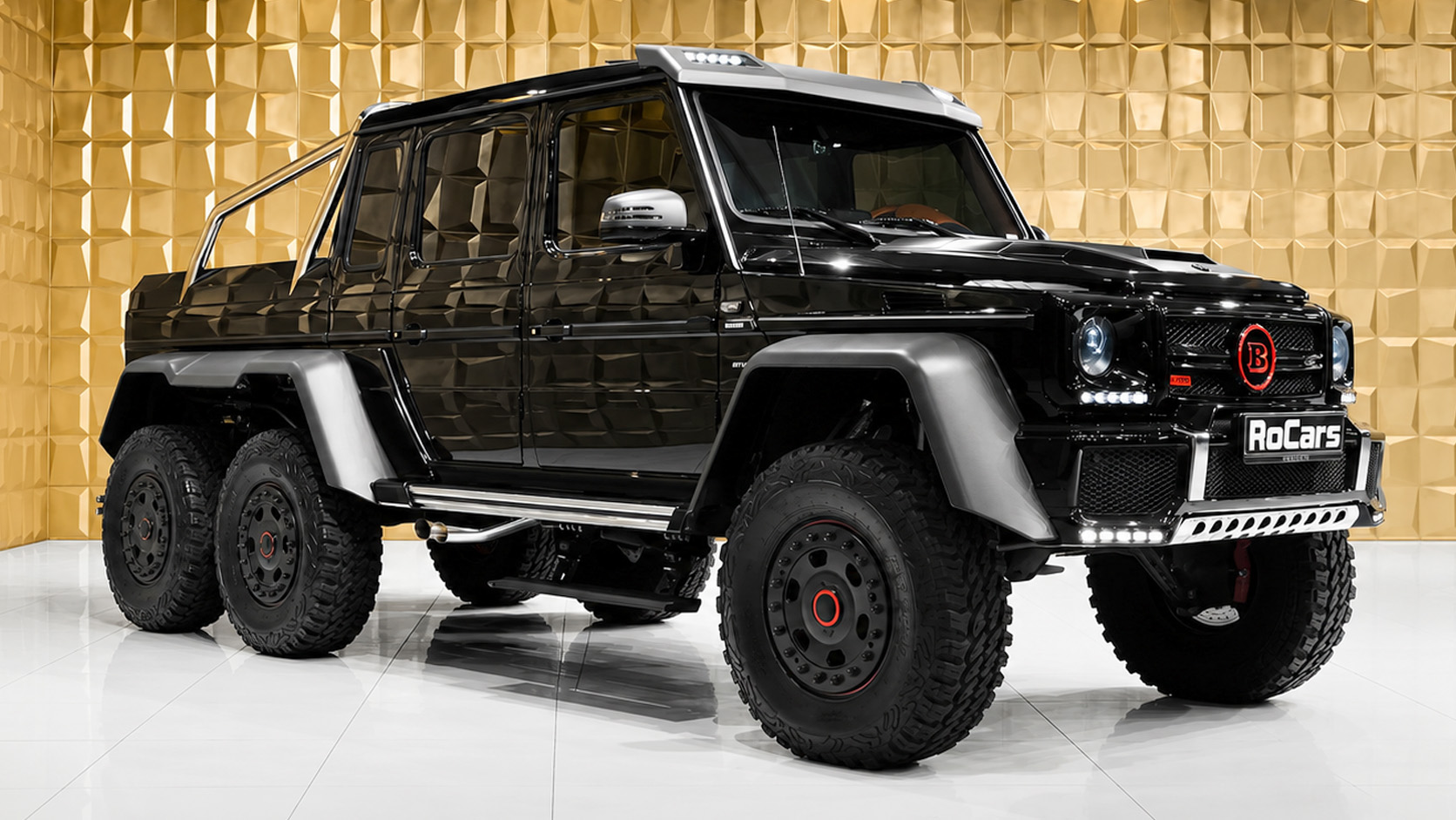 What makes this $1M BRABUS 700 G 63 6x6 so extreme?
