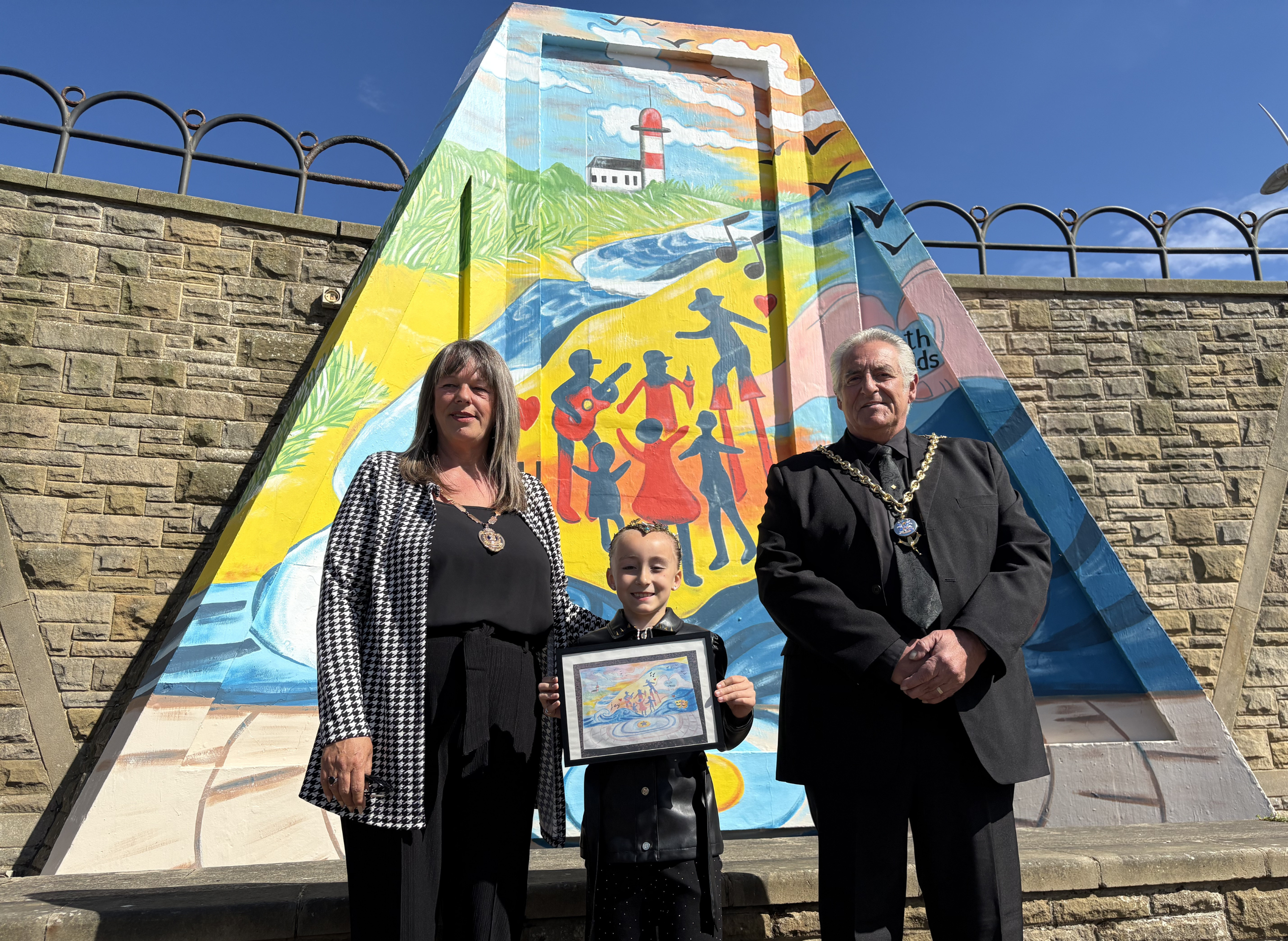 Sandhaven Amphitheatre mural artwork goes on display in a South Shields ...
