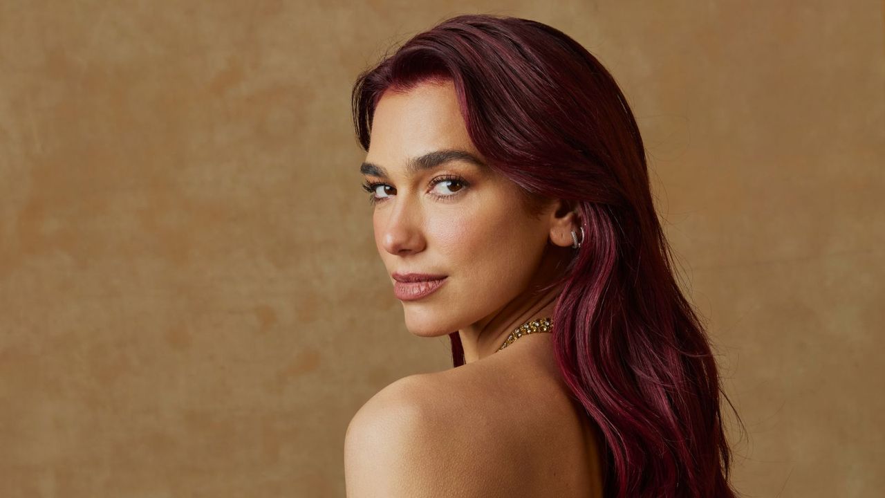 Dua Lipa’s floor-to-ceiling cream kitchen cabinets are a study in ...