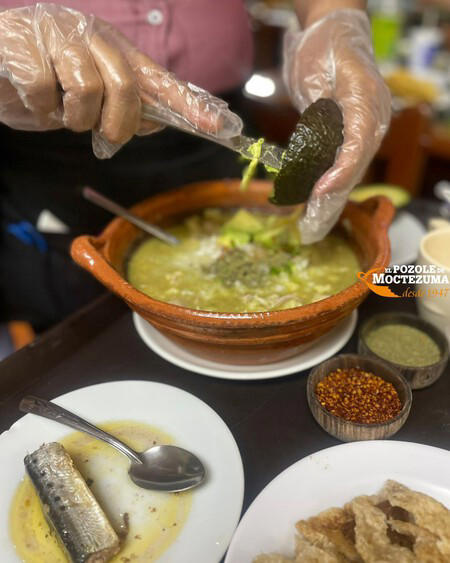 Pasa desapercibida, pero esta pozolería de la CDMX supera a La Casa de ...