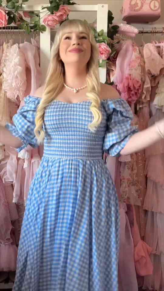 Dream dresses for elegant feminine outfit ideas