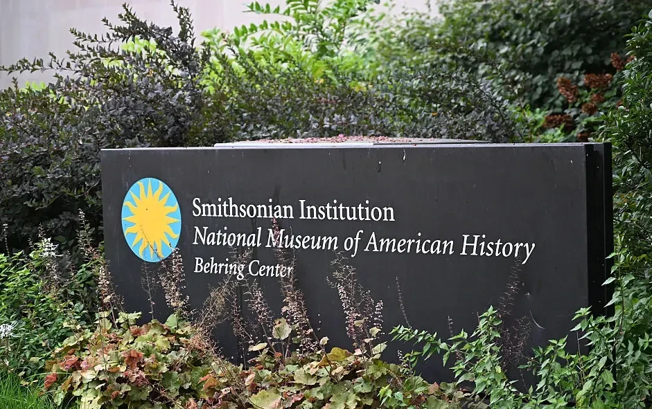 Roger Stone urges Smithsonian staff purge over Nixon error
