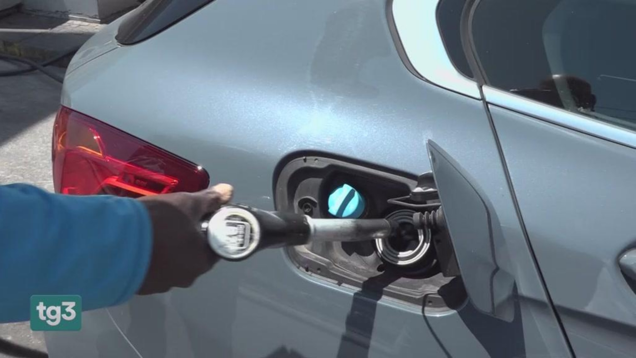 Caro carburanti, taglio delle accise solo per i redditi bassi