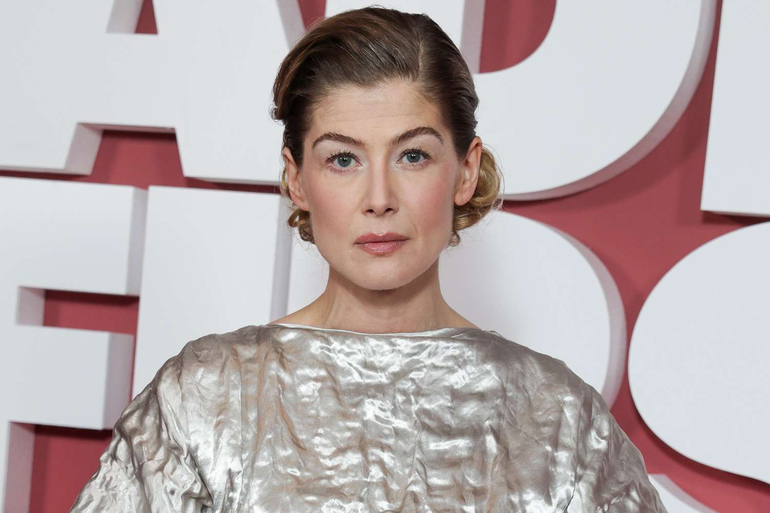 Rosamund Pike calls out audience member for texting during West End ...