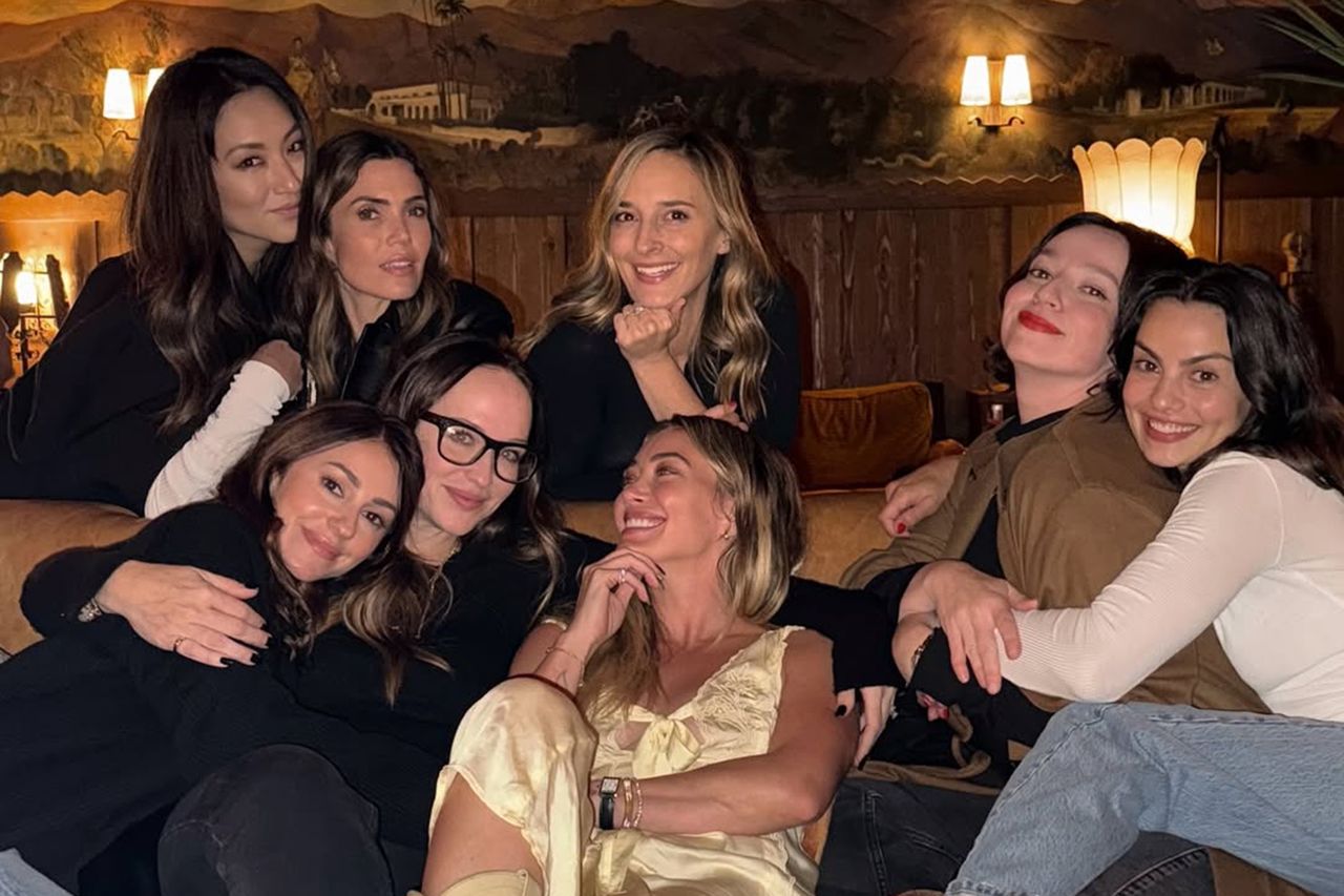 Mandy Moore recalls 'leaning on' Hilary Duff during her first pregnancy ...