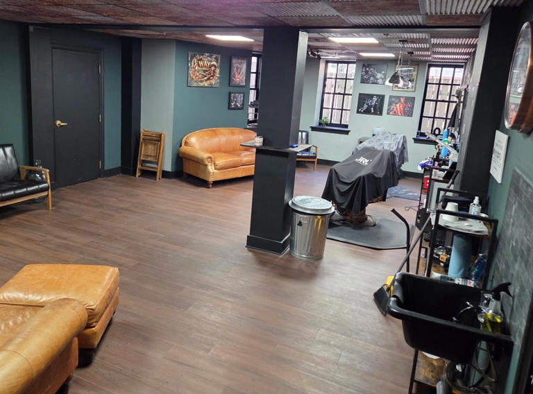 Old school barbershop opens in downtown Doylestown