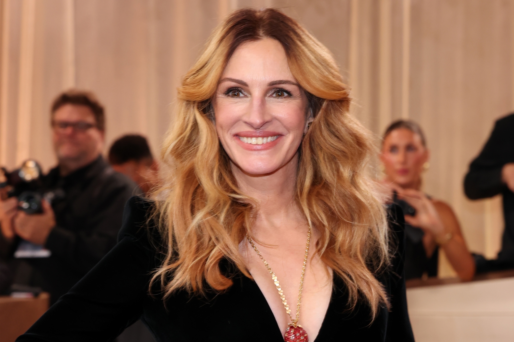 'Rise Up, Sing Out' lineup: Julia Roberts, Patti Smith, Bette Midler
