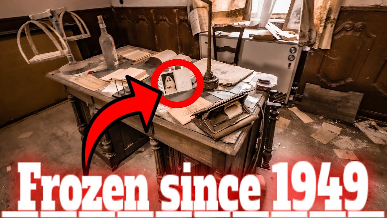 Abandoned house of 1949 // Real time capsule