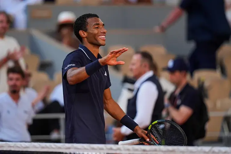 Roland-Garros (H) : Auger-Aliassime en balade