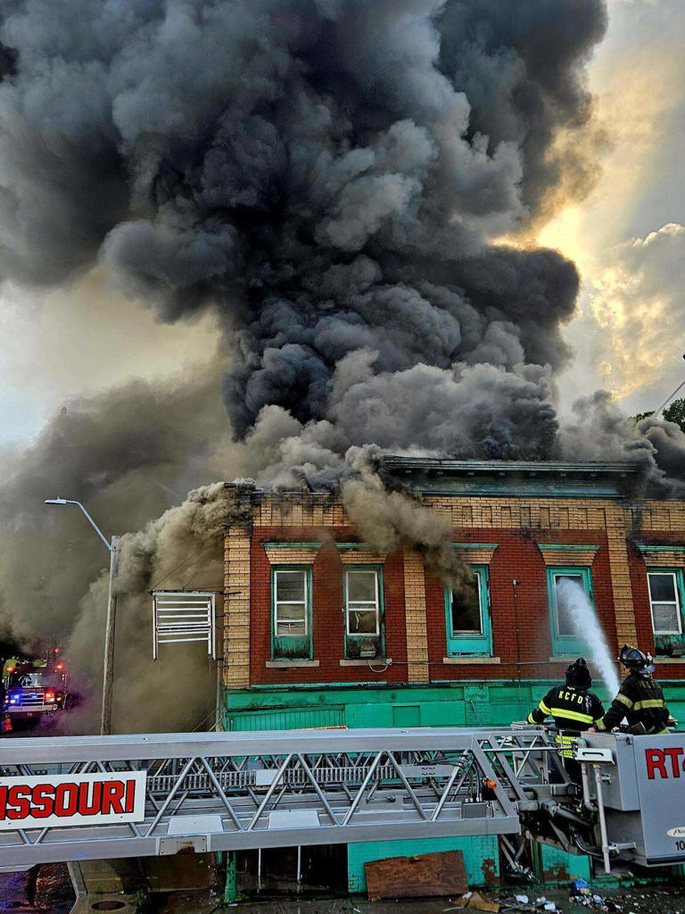 Fire heavily damages historic Green Duck Lounge and Grill in Kansas City