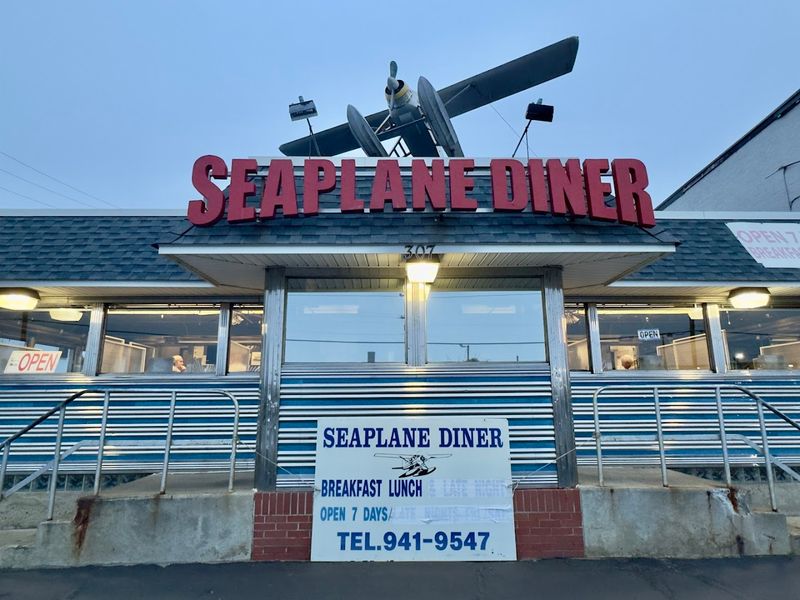 I ate at a seaplane-themed diner in Rhode Island and now I understand ...