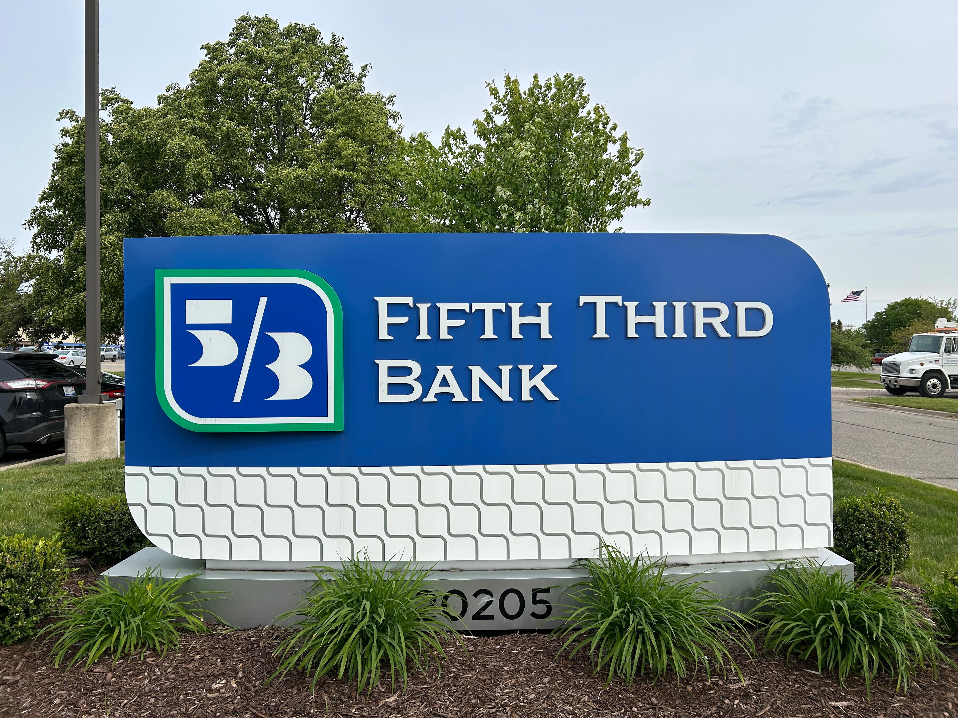 75 Comerica, Fifth Third branches closing. See Lansing-area locations