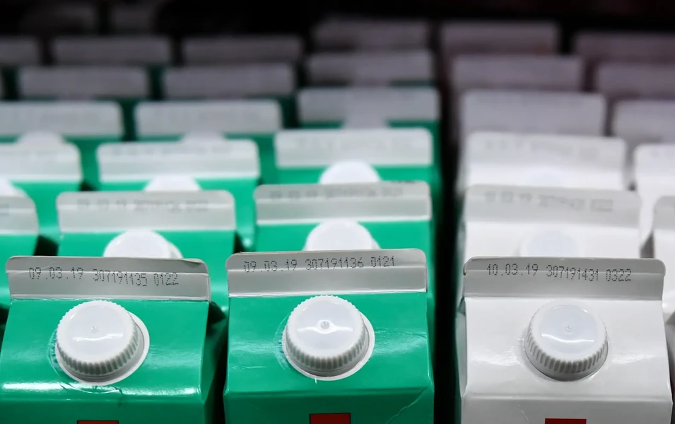 AI-driven smart packaging aims to cut food waste and boost safety
