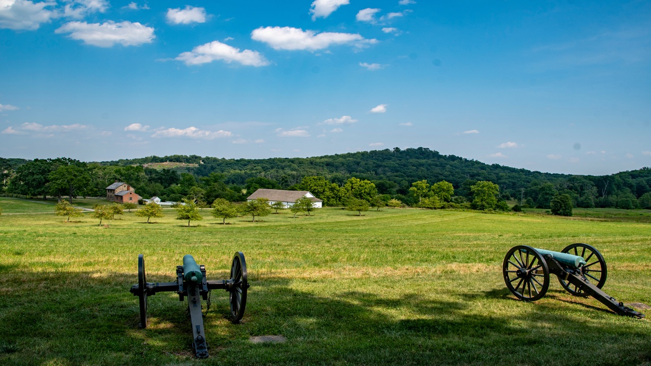 One mile of Gettysburg connects Lincoln’s speech, a famous cemetery ...