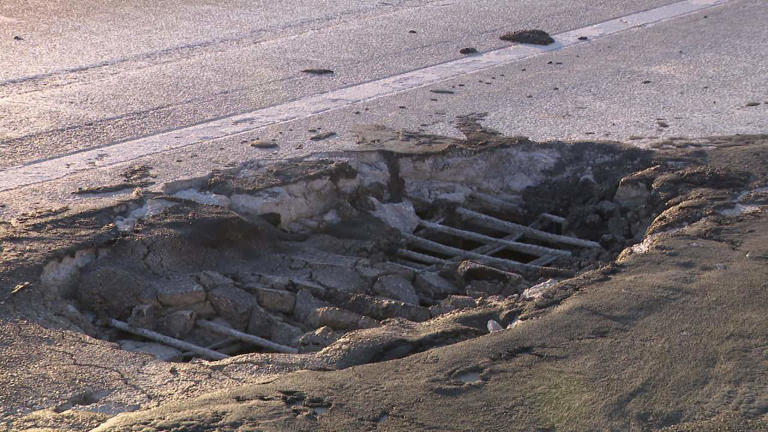 Lane closures extended on US-131 for overpass pothole repair