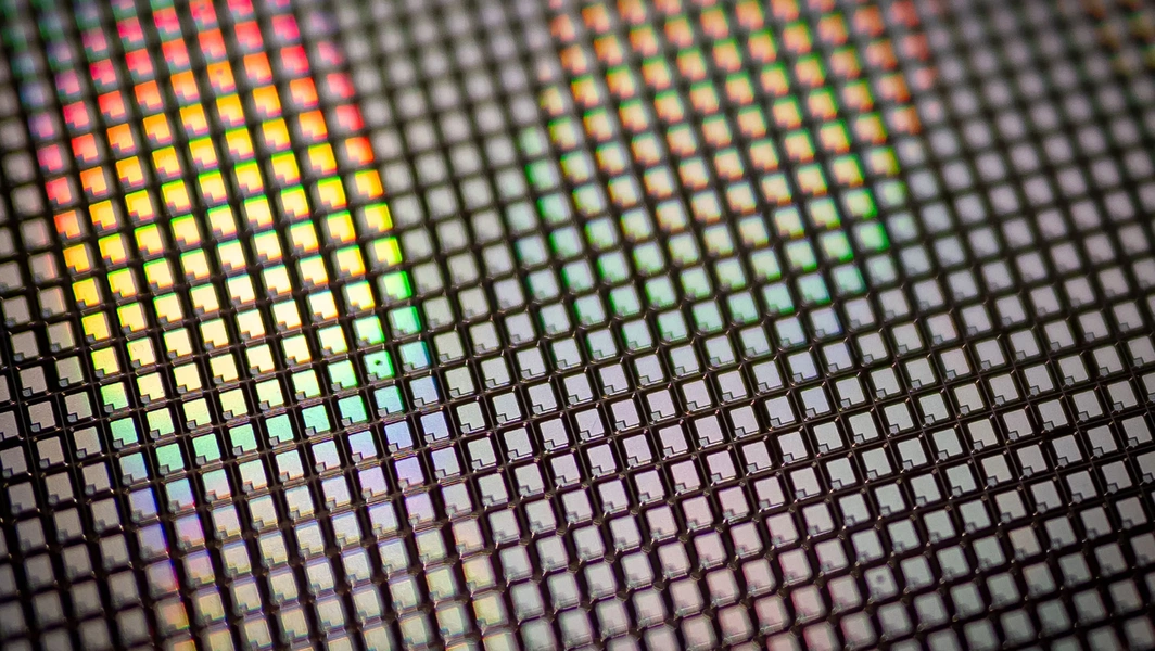 Illinois team builds first triple-layer silicon transistor stack