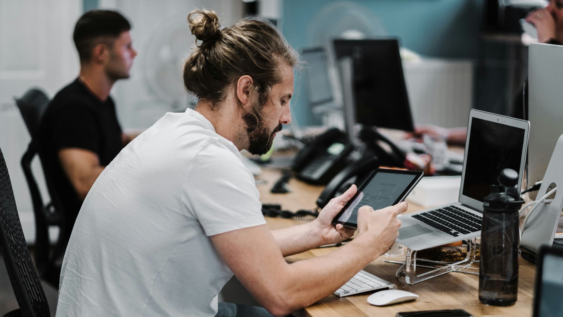 20 mind hacks to boost focus in midlife