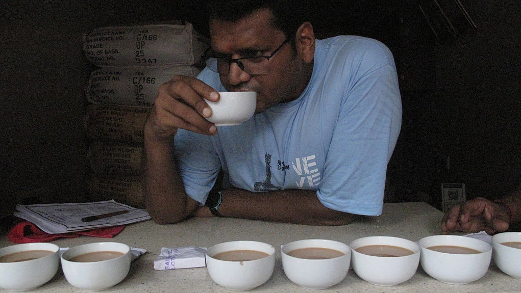 Dietitians explain how tea timing affects energy, digestion and sleep