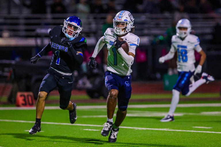 3-star Centennial football players commit to same Big Ten school