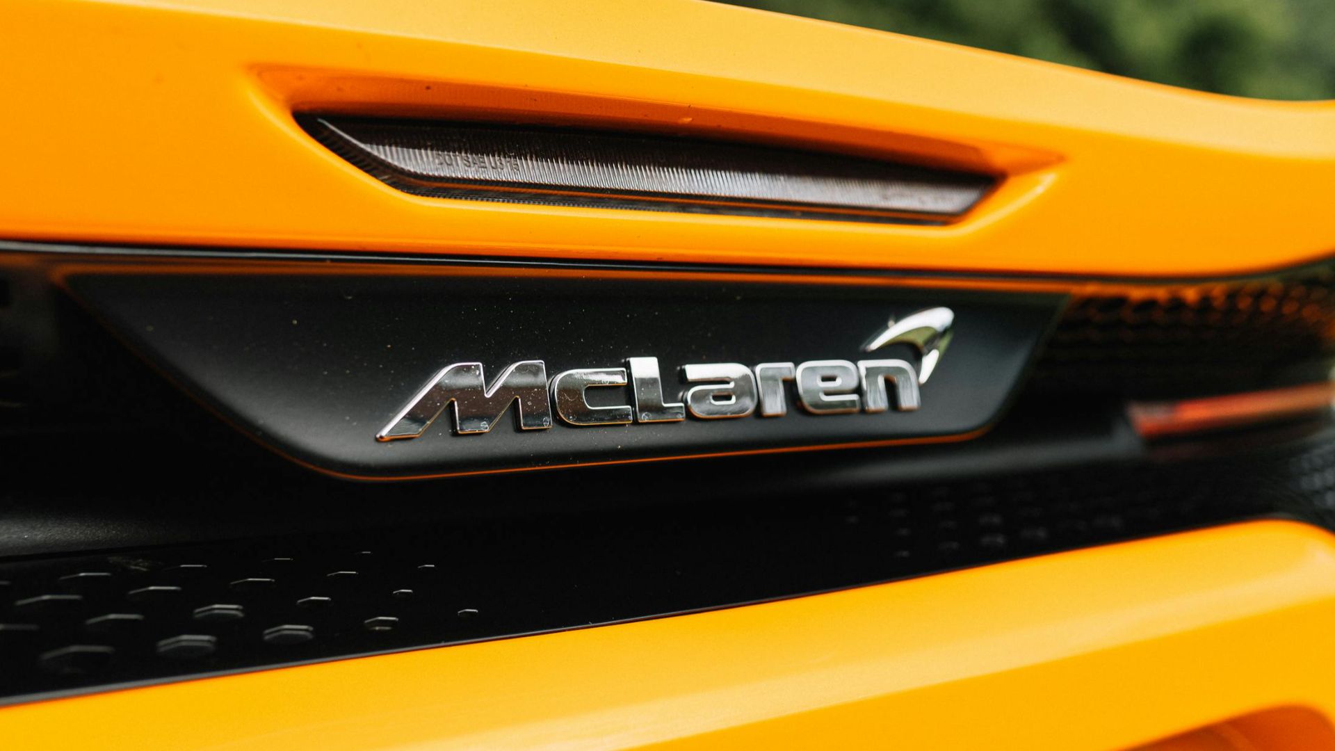 10 Supercars Only Experts Should Drive & 10 That Are Surprisingly Friendly