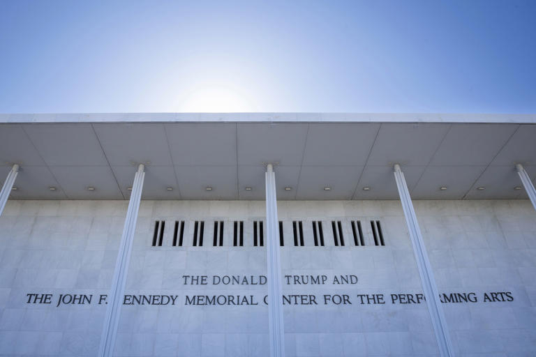 'Great news': Crowd at Kennedy Center celebrates order to remove Trump ...