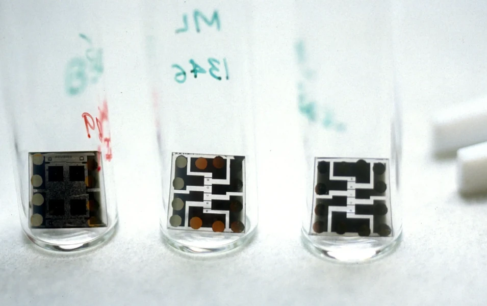Illinois team builds first triple-layer silicon transistor stack