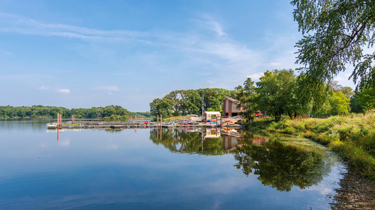Chicago's suburban lake retreat is a quiet getaway with extensive ...