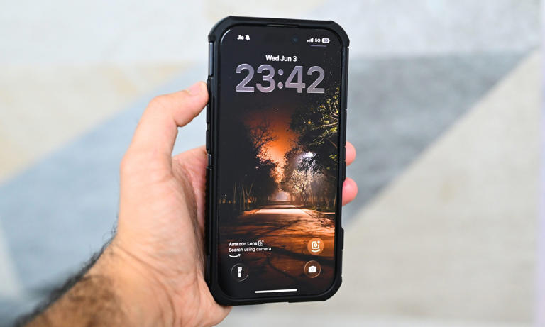 Amazon app now takes you shopping straight from the iPhone’s lock screen