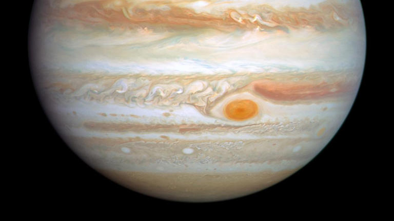 Jupiter is so massive the solar system’s balance point sits just ...