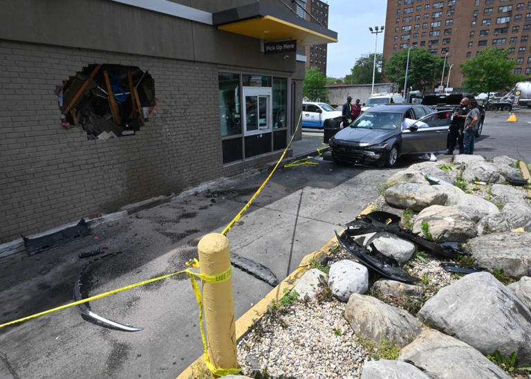 Car plows through NYC McDonald’s — then driver immediately flees the scene