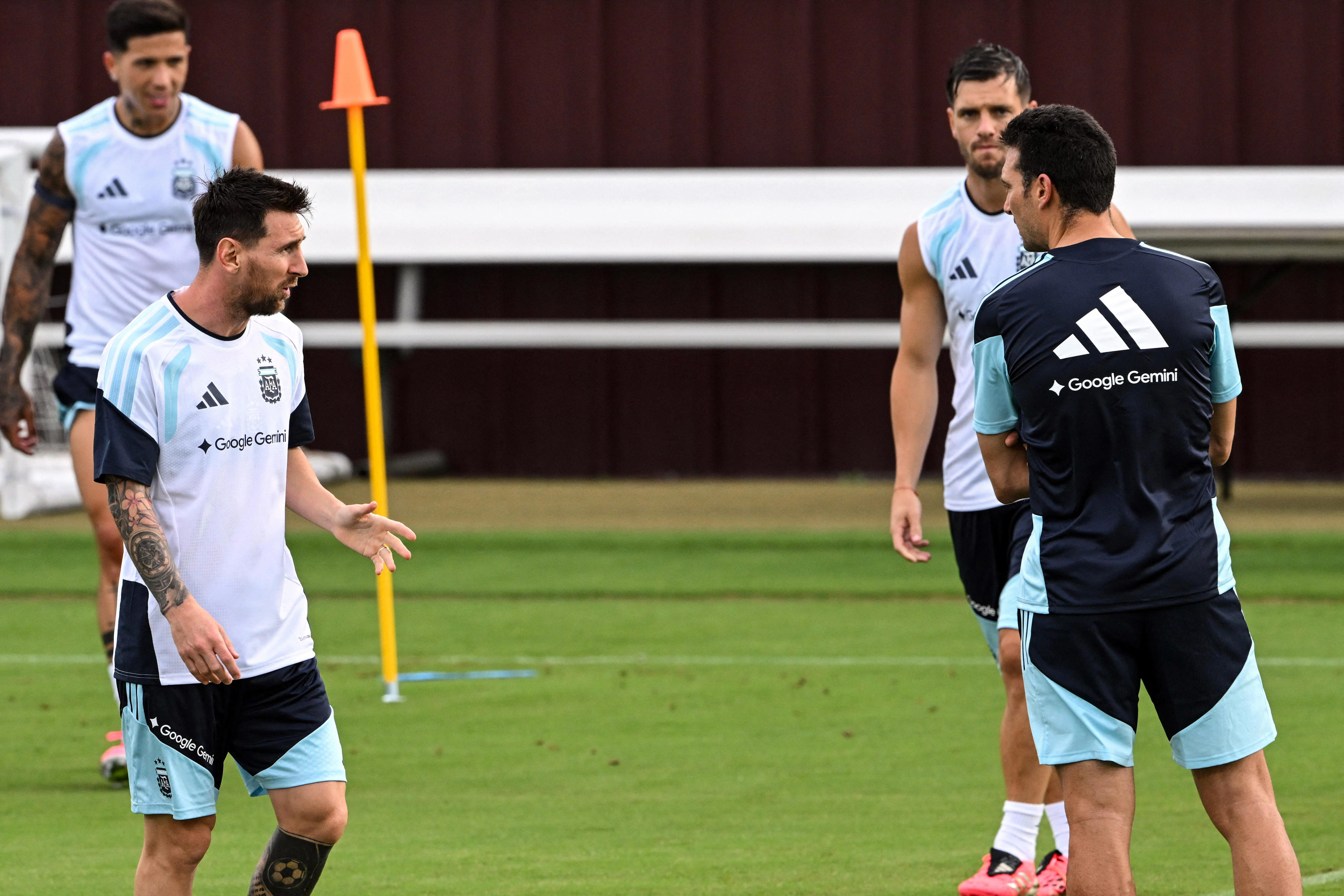 Scaloni gives Messi injury update before Argentina's first World Cup ...
