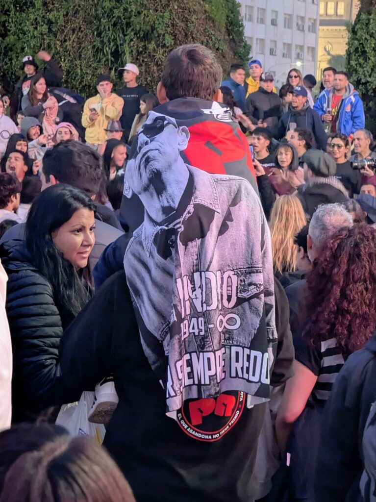 Misa ricotera en el Obelisco: miles de fanáticos despiden al Indio ...