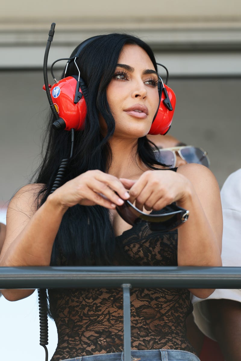 Kim Kardashian spices up Gen Z’s favorite outfit formula while ...