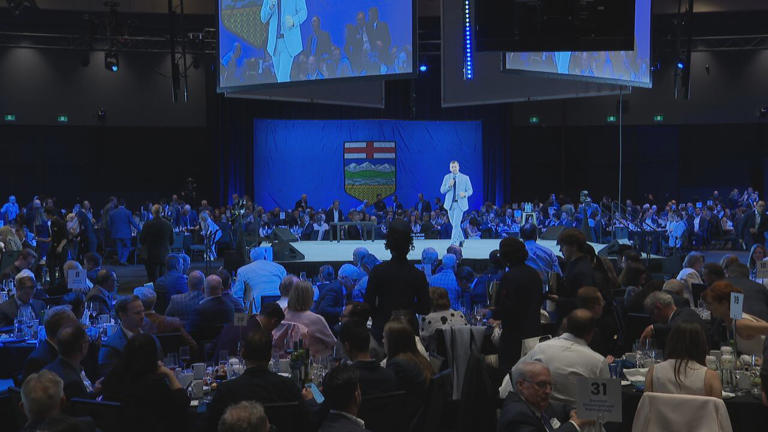Premier Smith makes case for Canada to sold-out crowd of UCP supporters