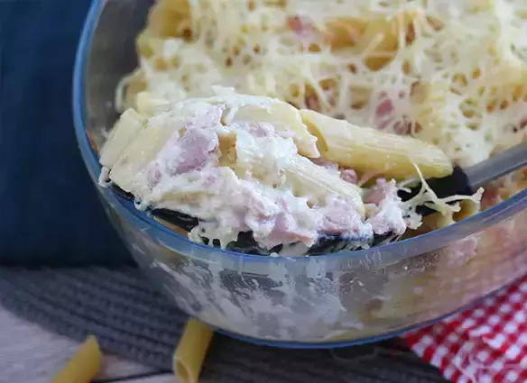 Zapiekanka makaronowa z szynką i serem