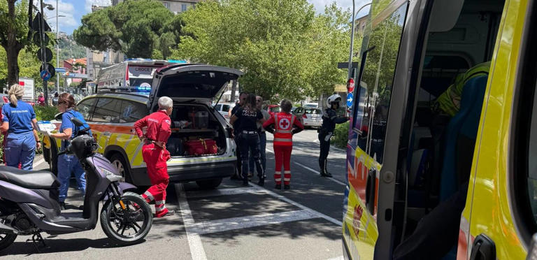 Caduta dallo scooter in viale Italia: coppia in ospedale