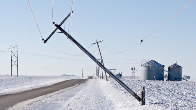 After ice storm snapped poles and left thousands in the dark, Michigan ...