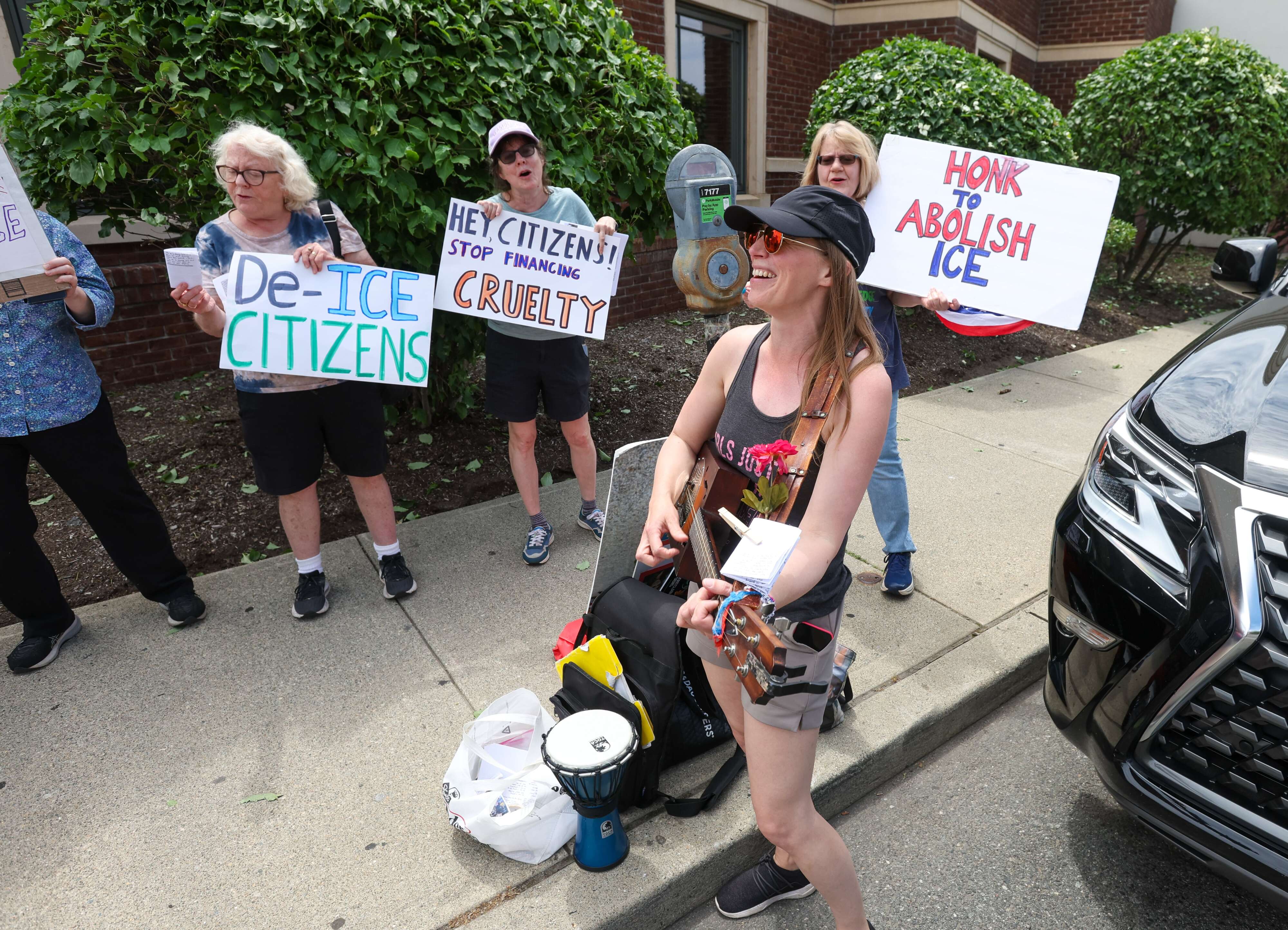 NJ protesters push Citizens Bank to drop private prison financing