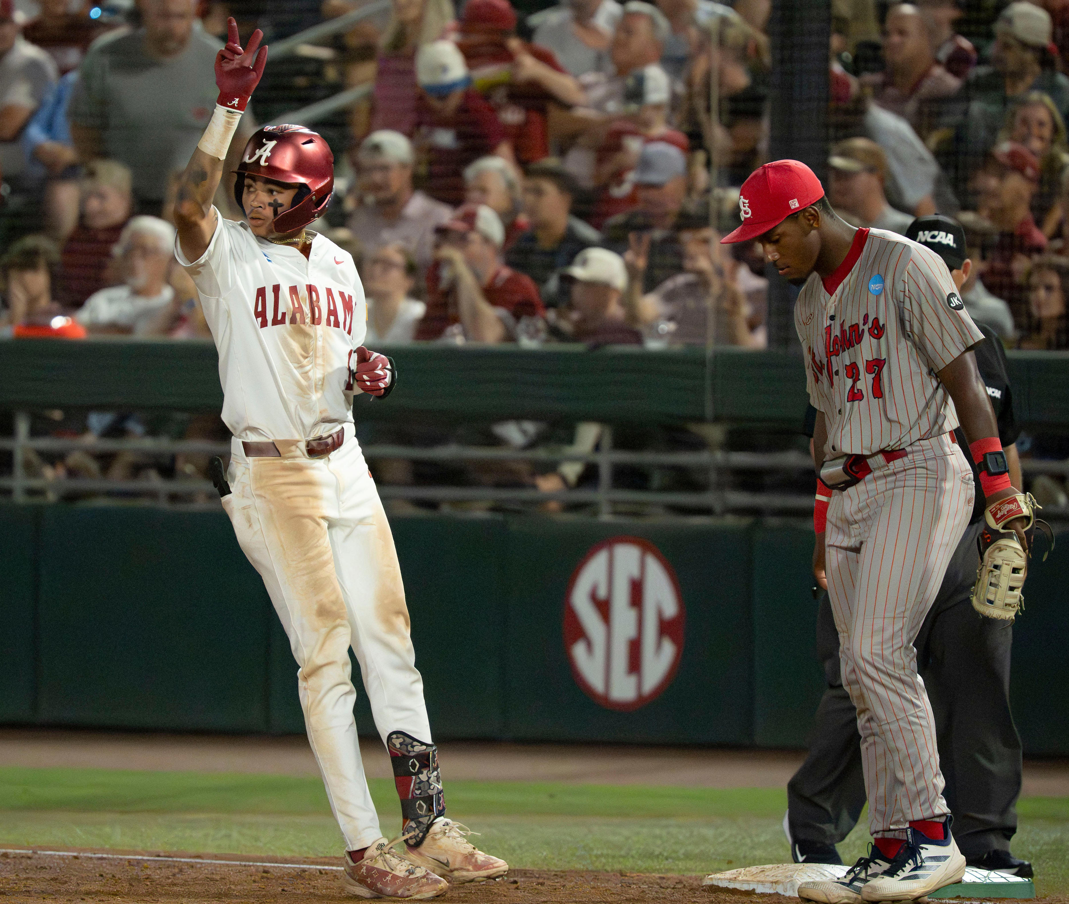 Alabama baseball blanks St. John's, one win away from College World ...
