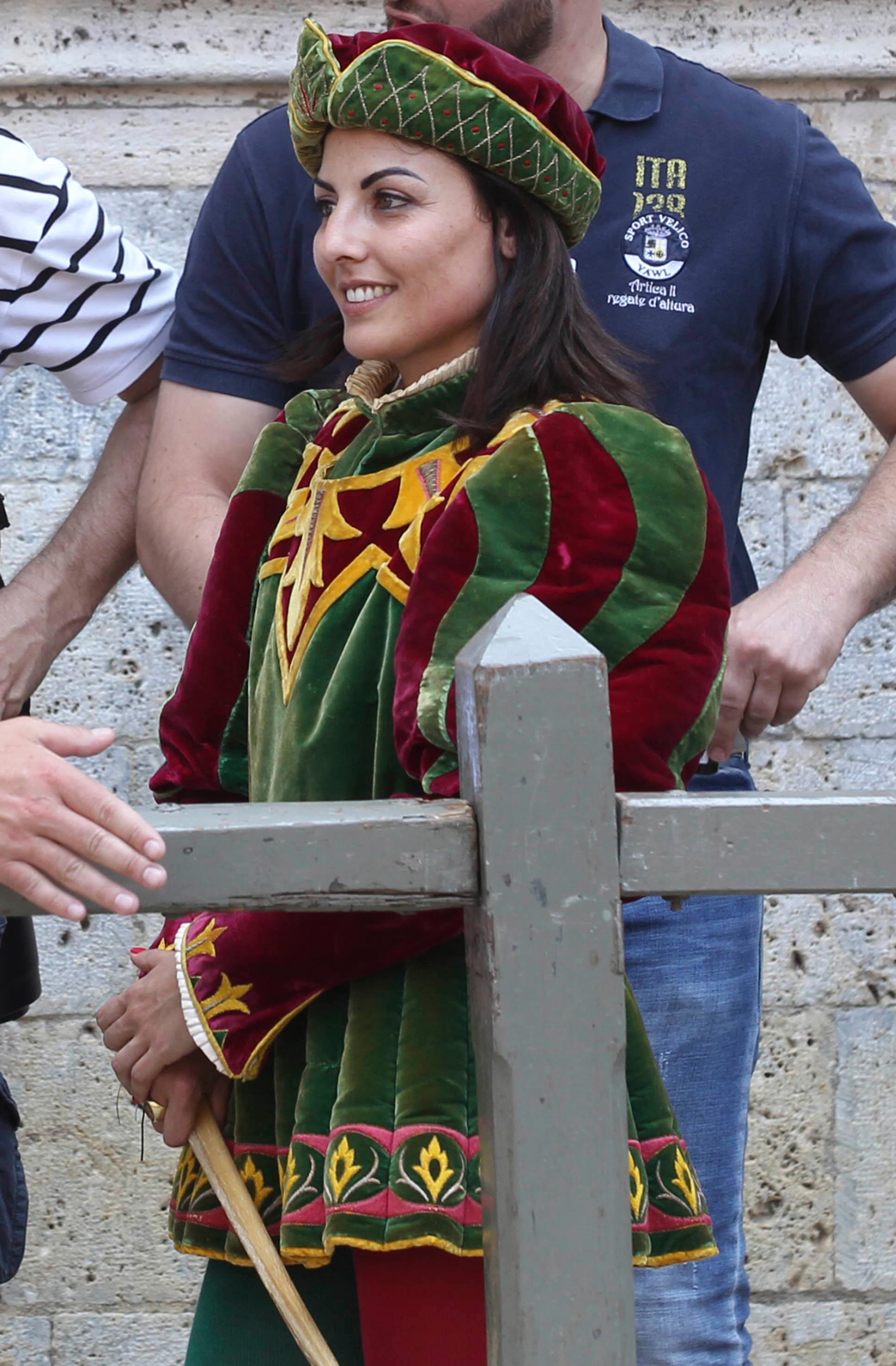 Emozione e dolore per l’addio a Laurina. "Sarai la stella più bella ...