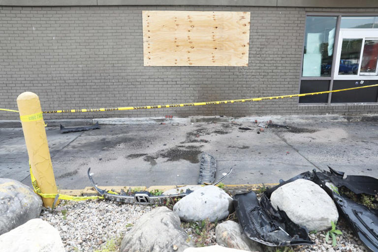Car plows through NYC McDonald’s — then driver immediately flees the scene