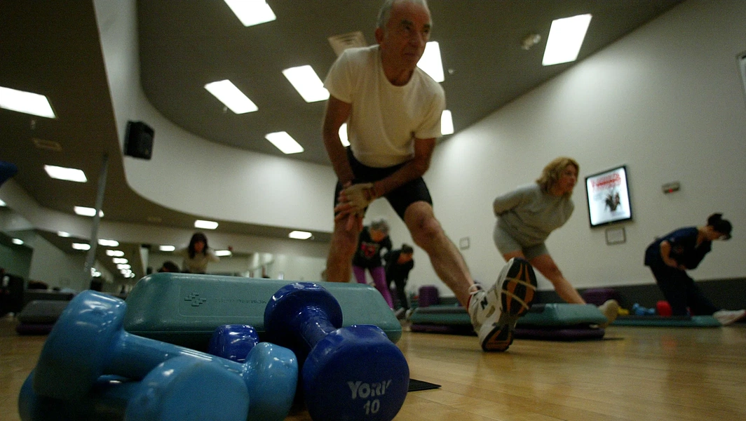 Study links moderate strength training to longer lifespan gains