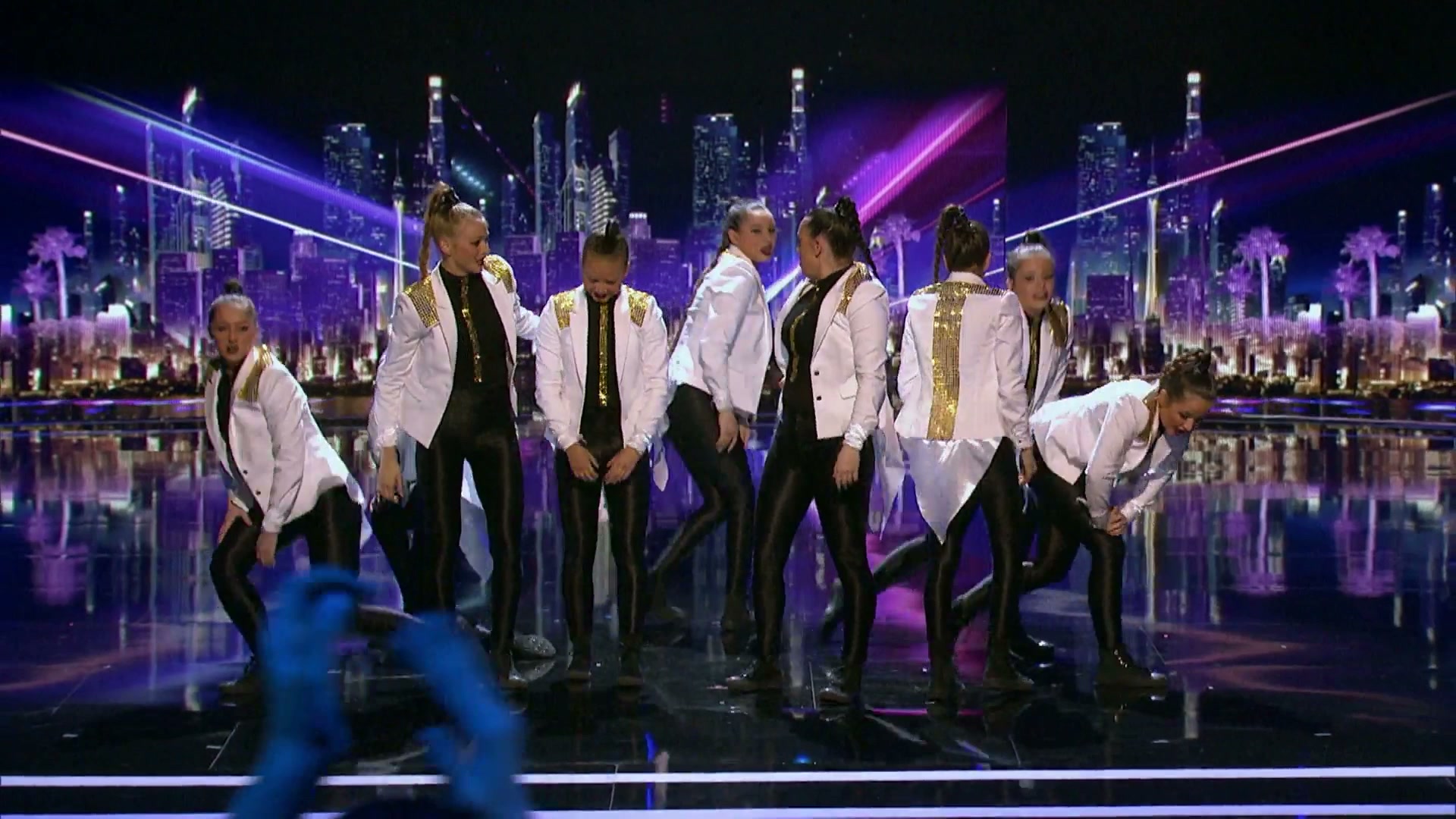 Flip: See why Heidi calls this dance group's performance perfection ...