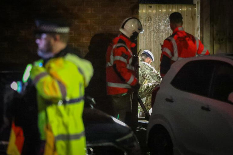 Army bomb disposal units and CSI descend on 'peaceful' Fallowfield ...
