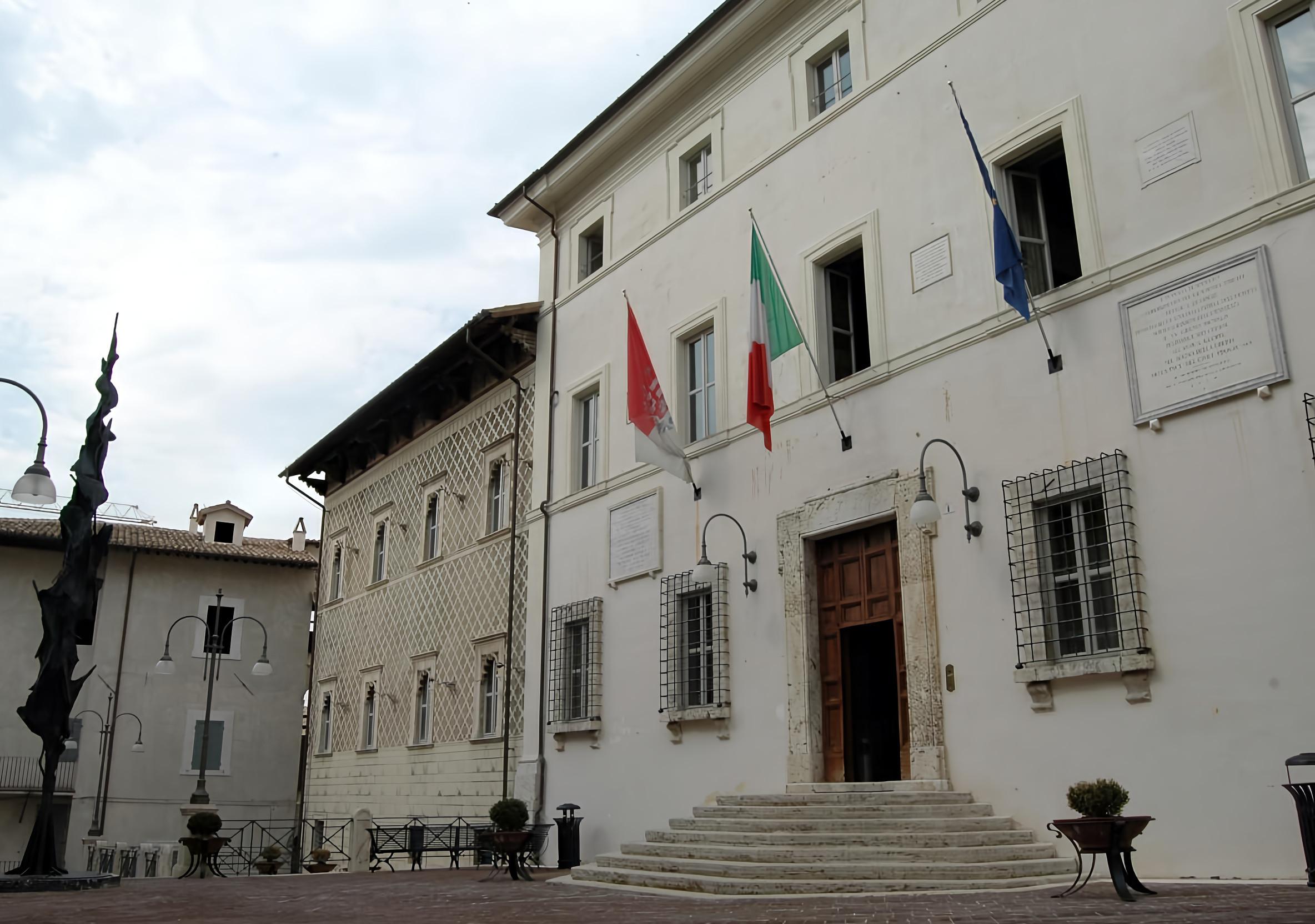 Infiltrazioni dal soffitto, asilo chiuso: "Garantire sicurezza agli alunni"