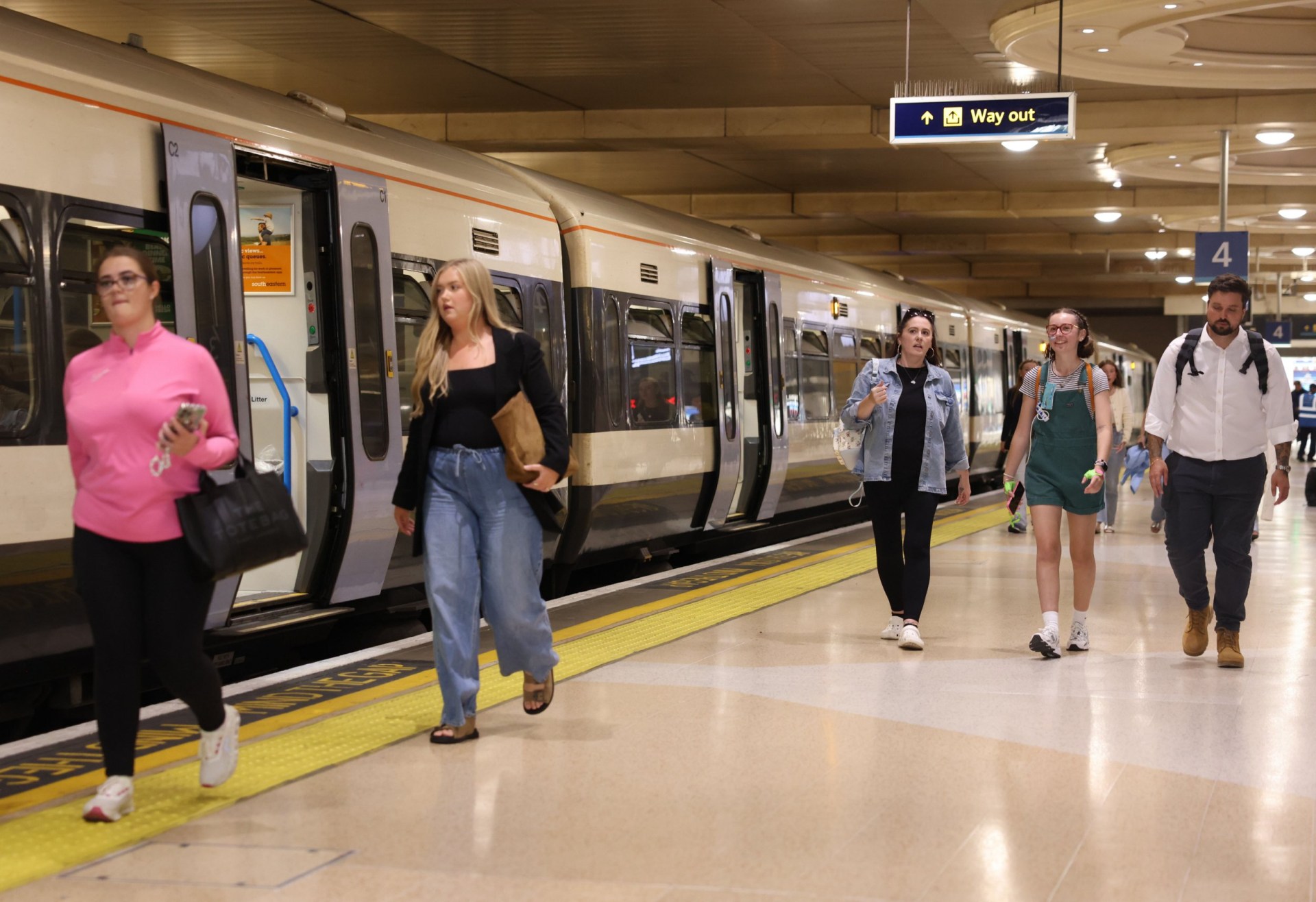 London’s Charing Cross to close next month ahead of £20,000,000 upgrade