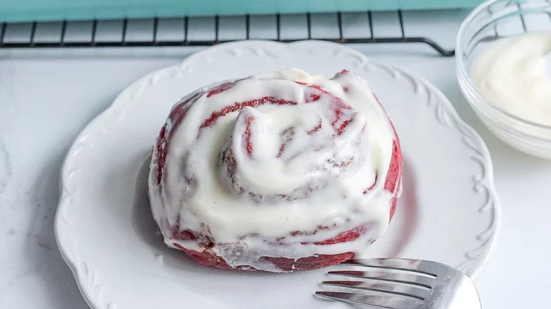 14 mistakes you're making with cinnamon rolls