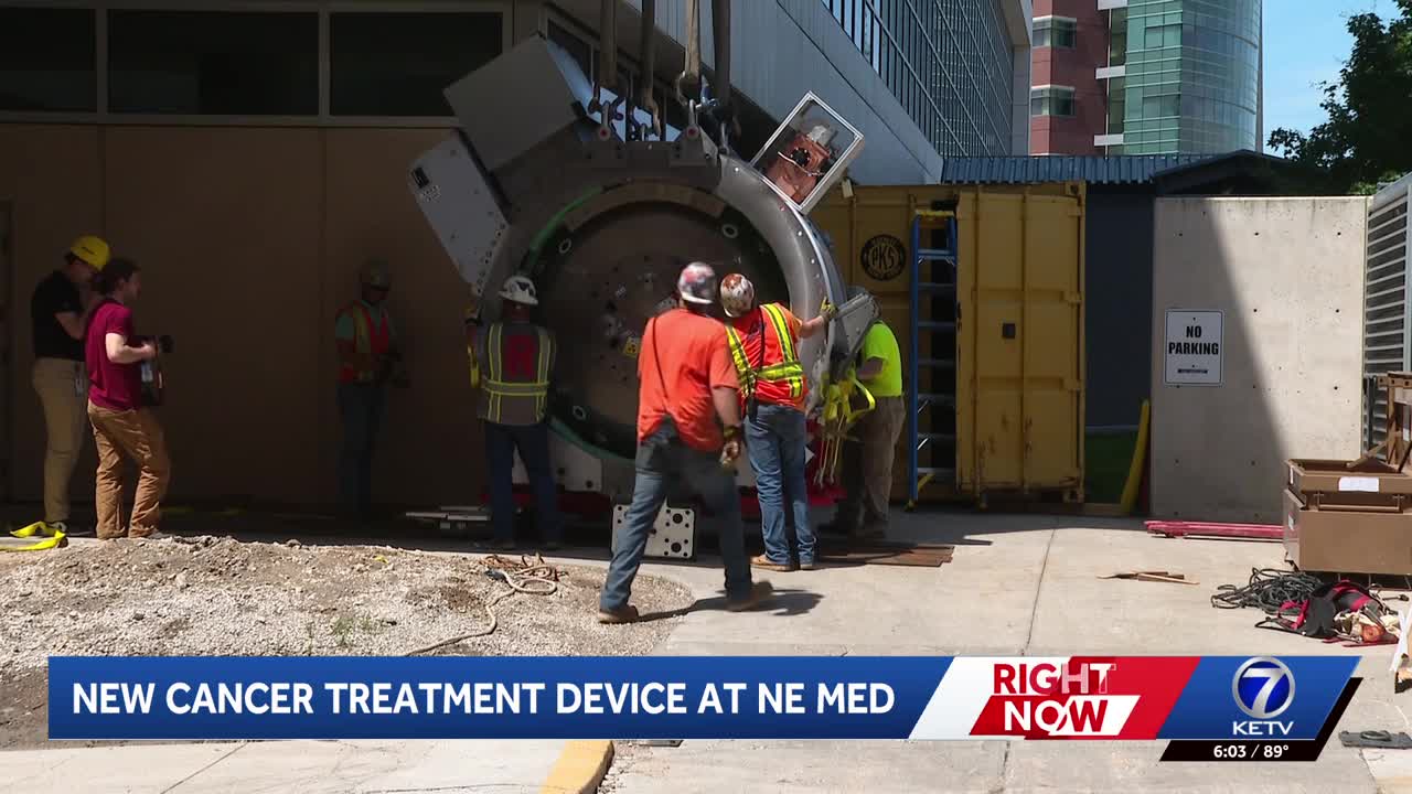 Nebraska Med celebrates new cancer treatment device